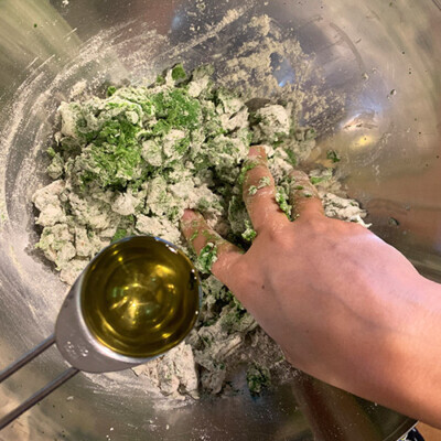 Spinach Puri (Palak Puri) - Cook With Manali