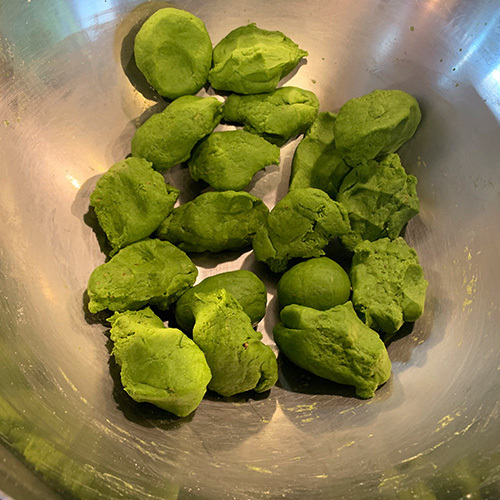 Spinach Puri (Palak Puri) - Cook With Manali